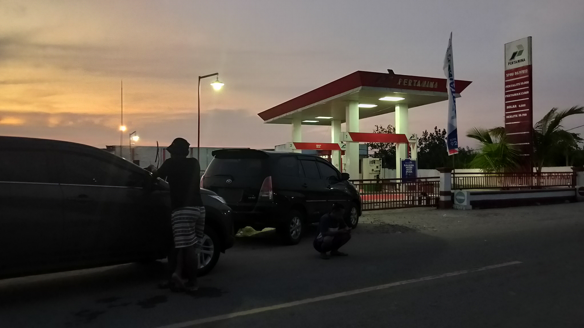 Ini Alasan Pengecer Depan SPBU Jual BBM 16.000/Liter - teropongmalut.com