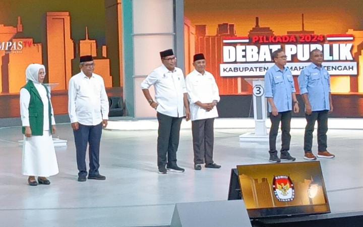 Debat Panas di Halteng: “Buang Lama Ganti Baru” Bergema, Tuduhan Nyontek Menggema di Studio ...